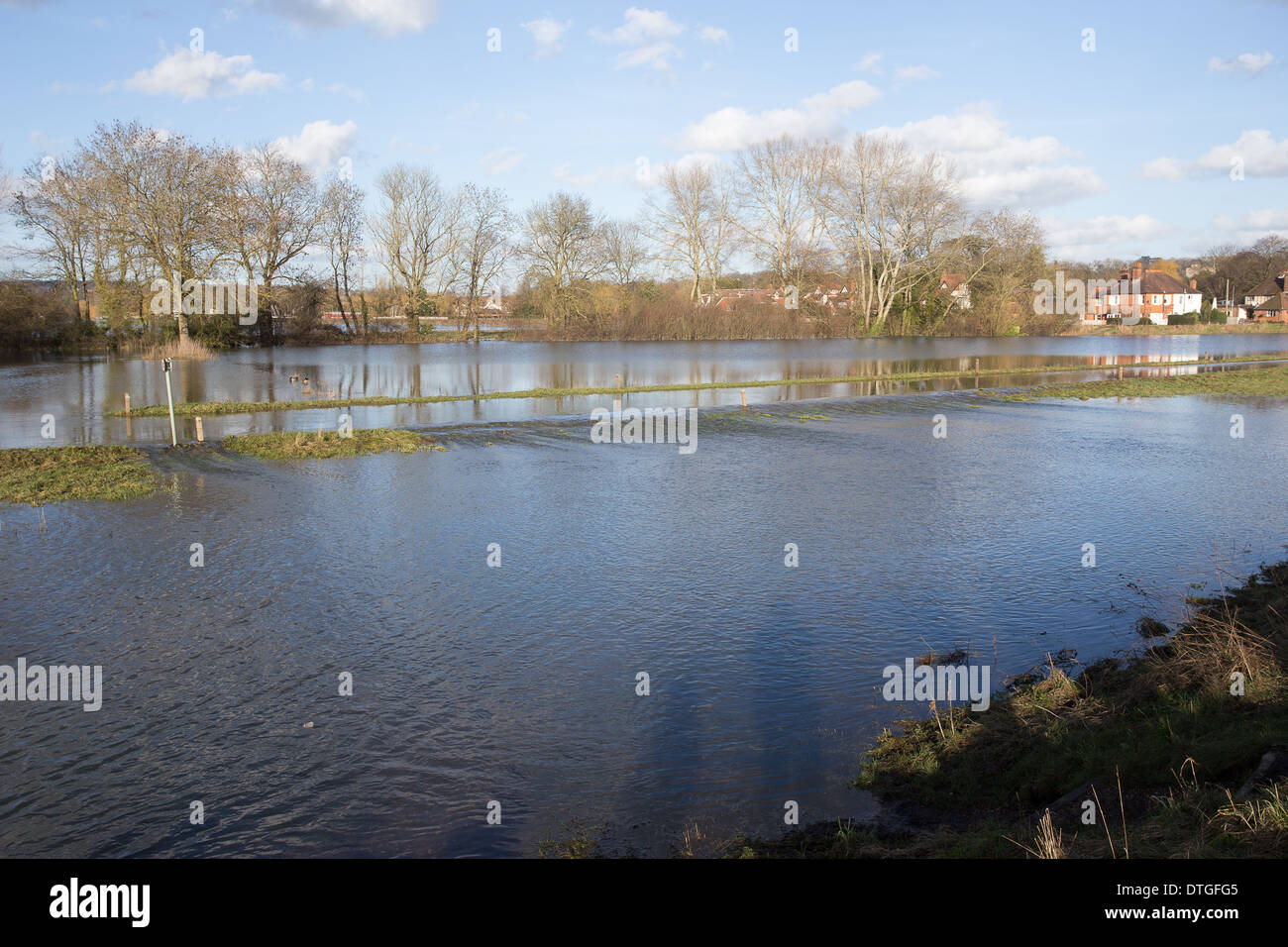 Winter flooding River Thames Stock Photo - Alamy