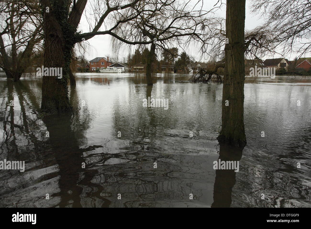 2014 uk flood hi-res stock photography and images - Alamy