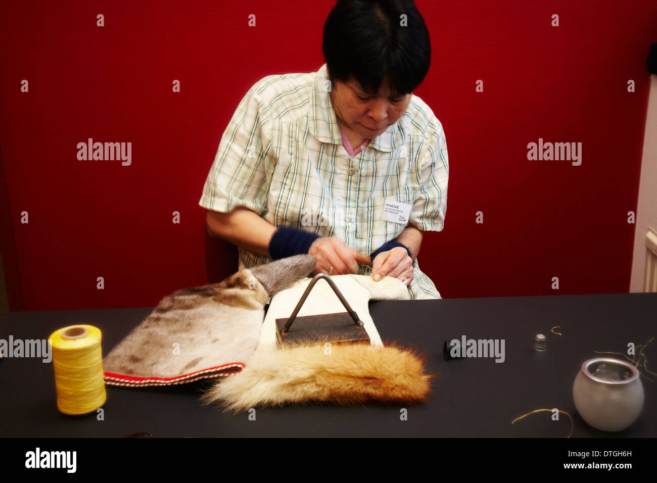 Inuit woman hi-res stock photography and images - Alamy