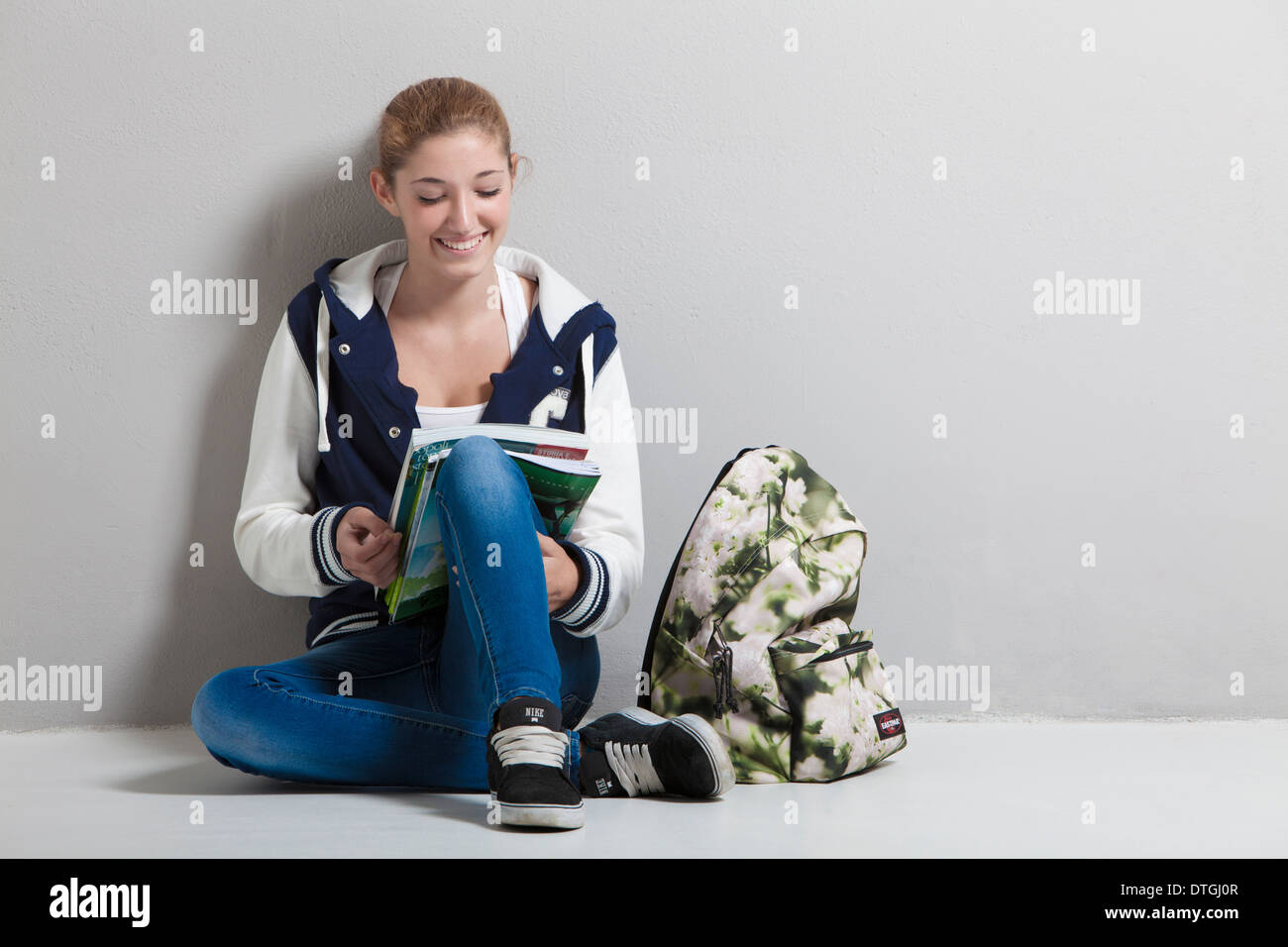 Teenage pack hi-res stock photography and images - Alamy
