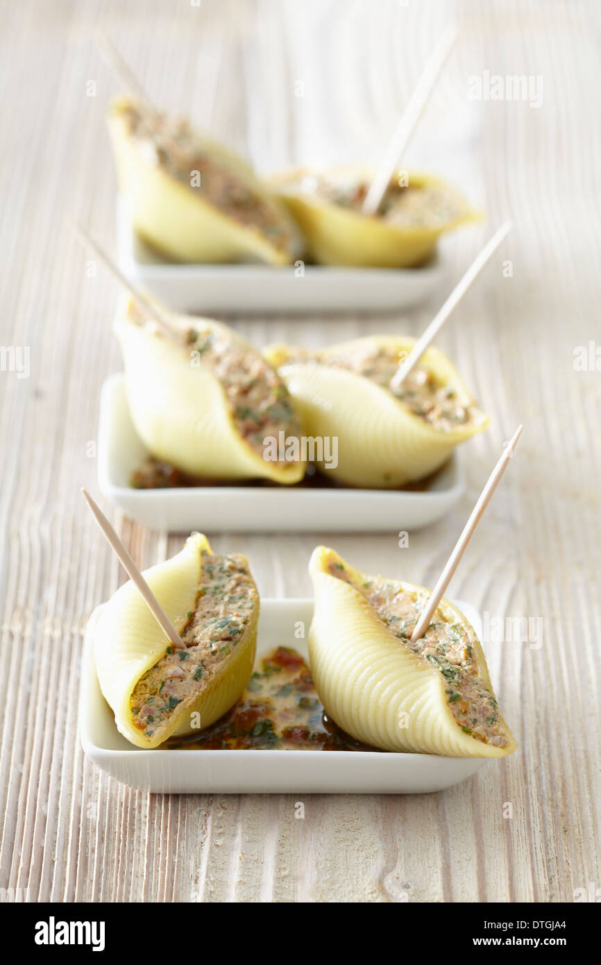 Conchiglie stuffed with fromage frais,sun-dried tomatoes and rocket ...