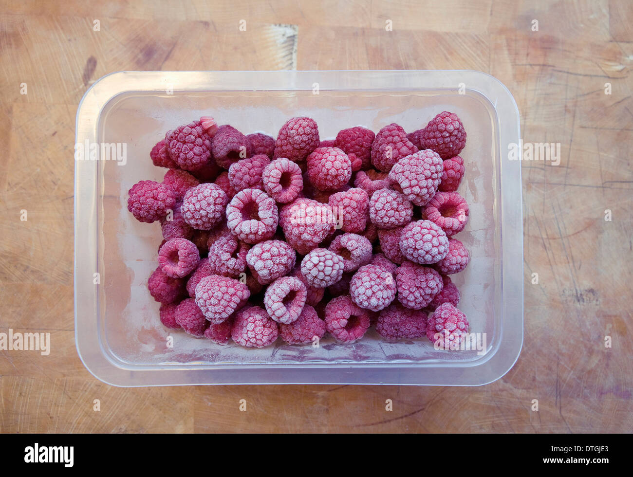 Punnet of frozen raspberries Stock Photo - Alamy