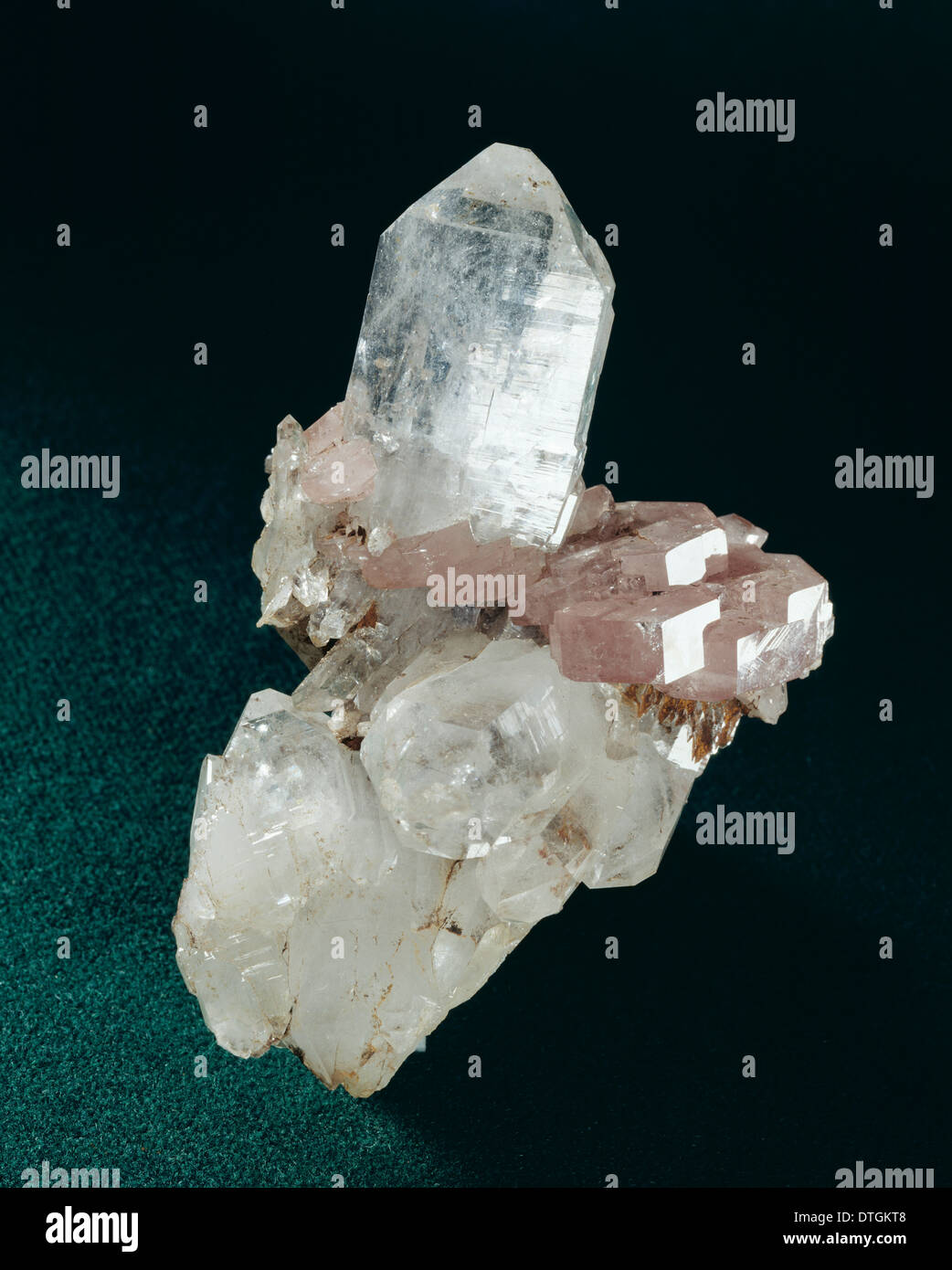 Apatite crystal hi-res stock photography and images - Alamy