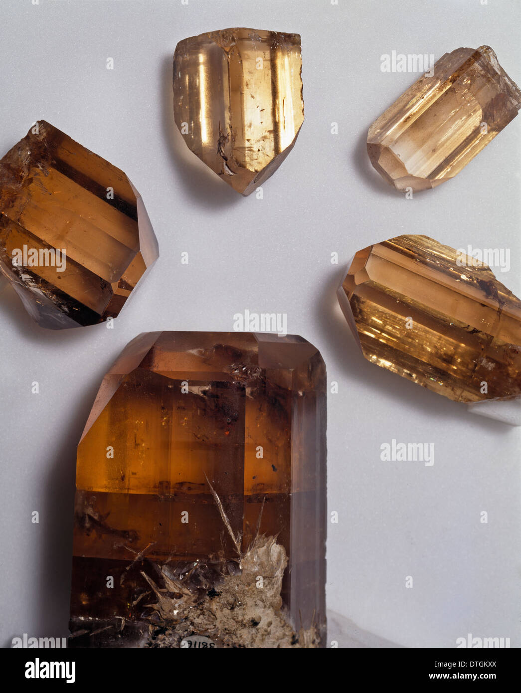Topaz crystal hi-res stock photography and images - Alamy