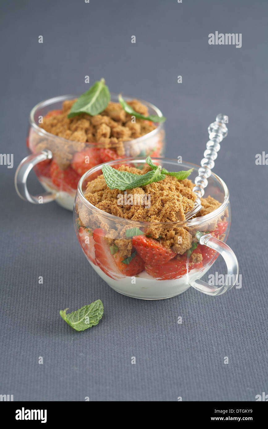 Express strawberry Spéculos crumble Stock Photo - Alamy