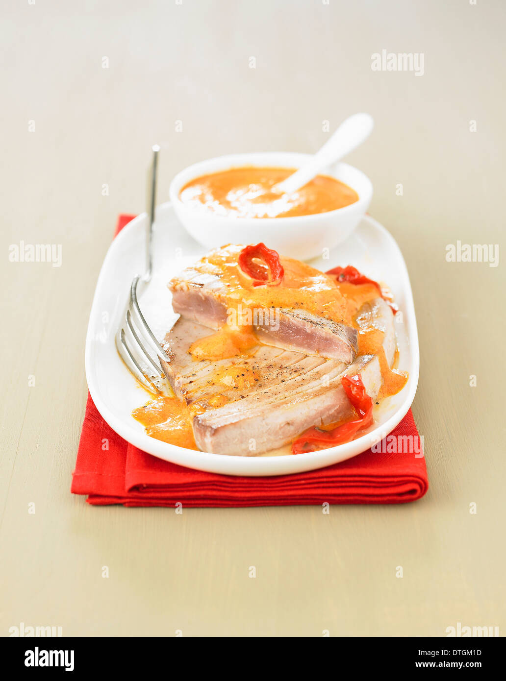 Grilled tuna with pepper puree Stock Photo - Alamy