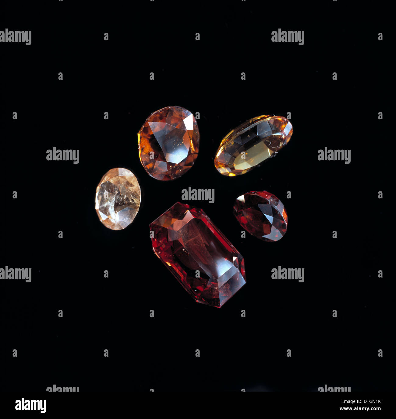 Garnets hi-res stock photography and images - Alamy