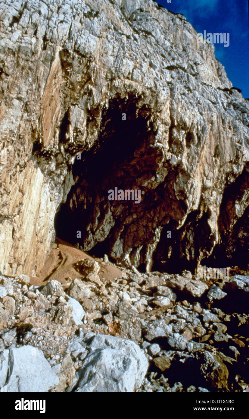 Stone Age Cave Stock Photos & Stone Age Cave Stock Images - Alamy