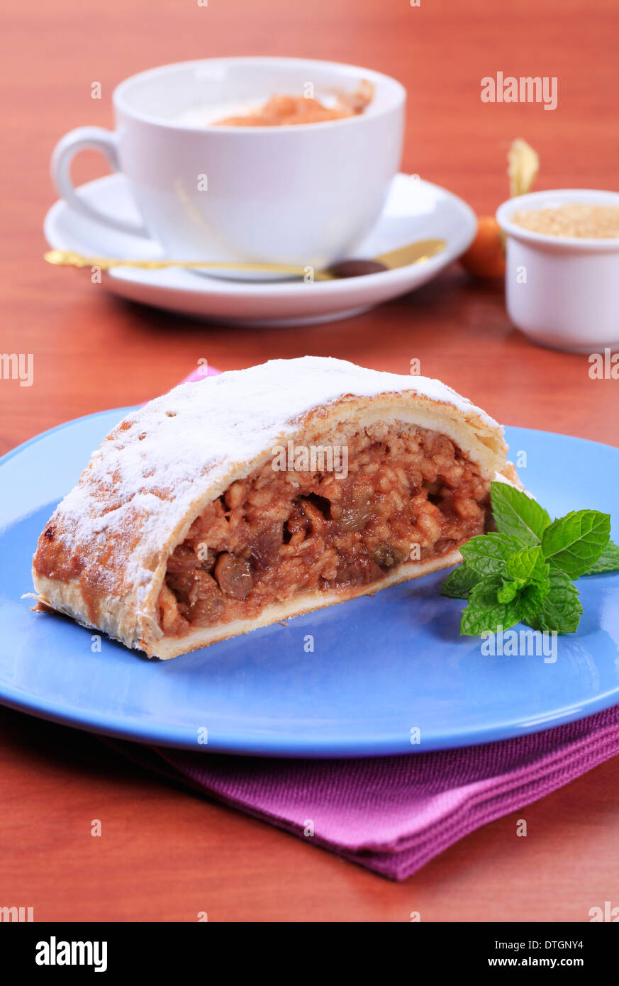 Apfelstrudel hi-res stock photography and images - Alamy