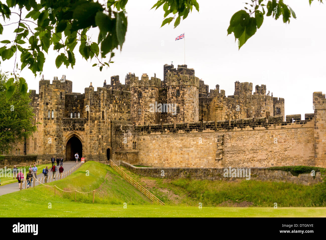 Castle crenellations hi-res stock photography and images - Alamy