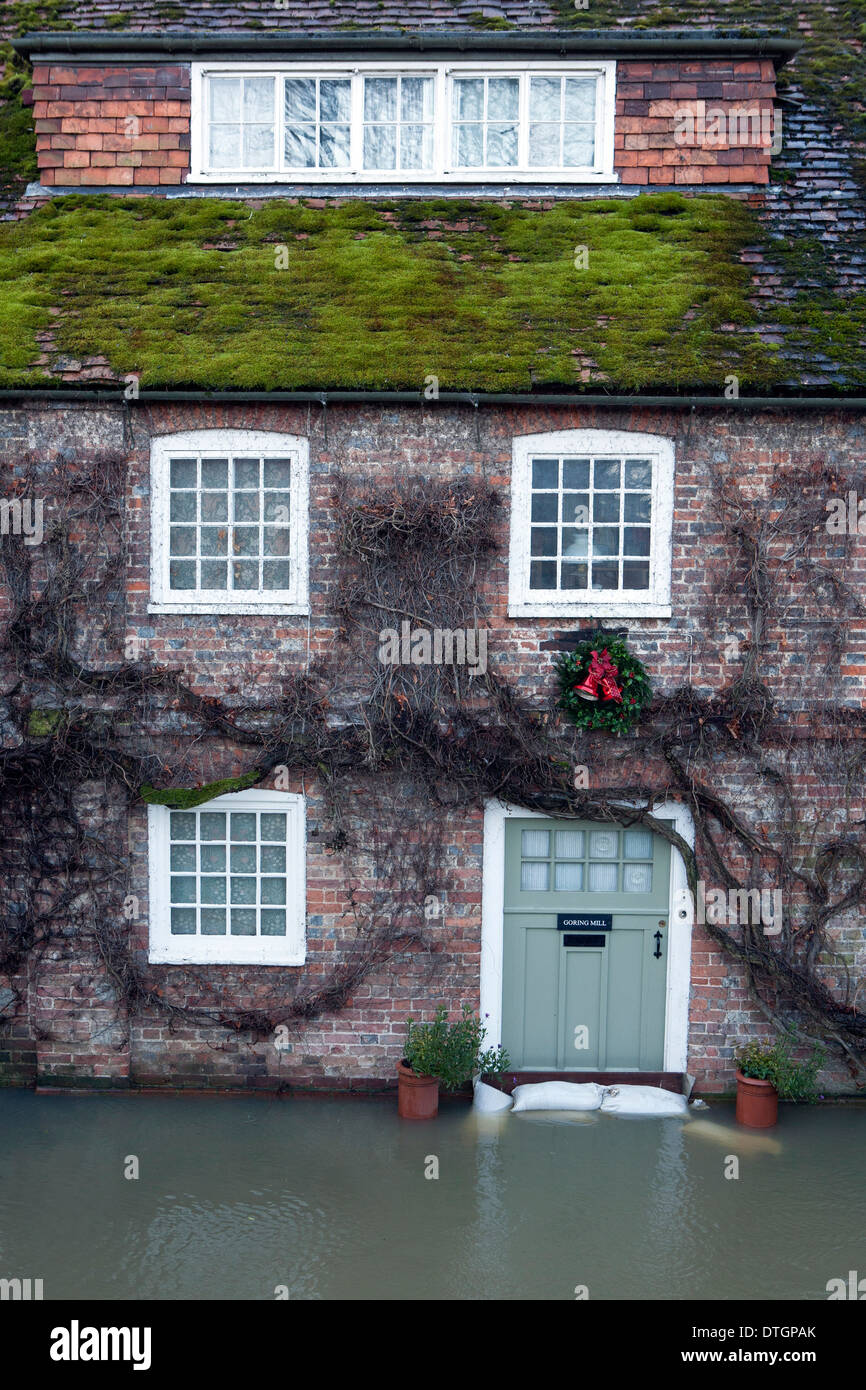 Flooded house roof hi-res stock photography and images - Alamy