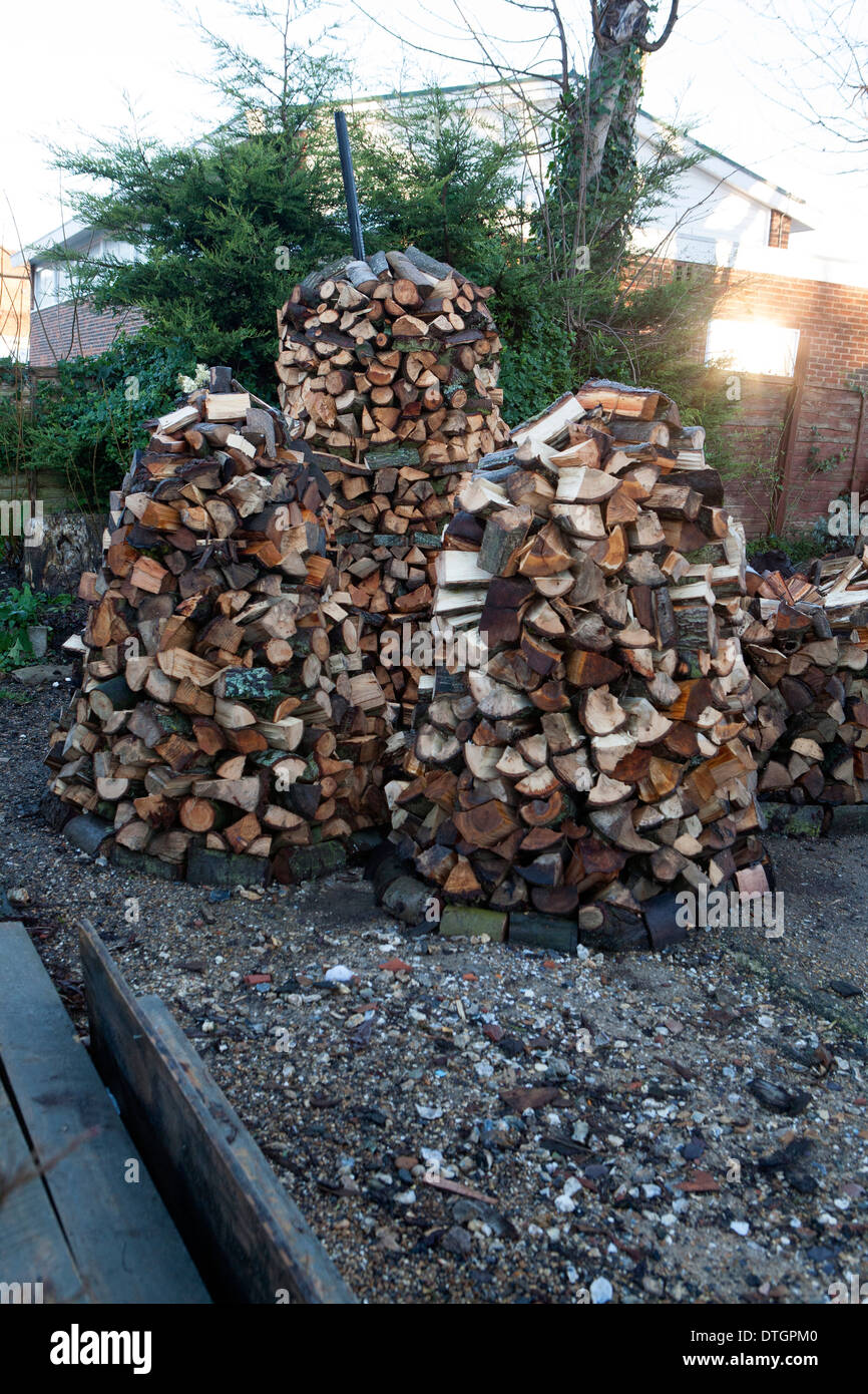 Damp logs hi-res stock photography and images - Alamy
