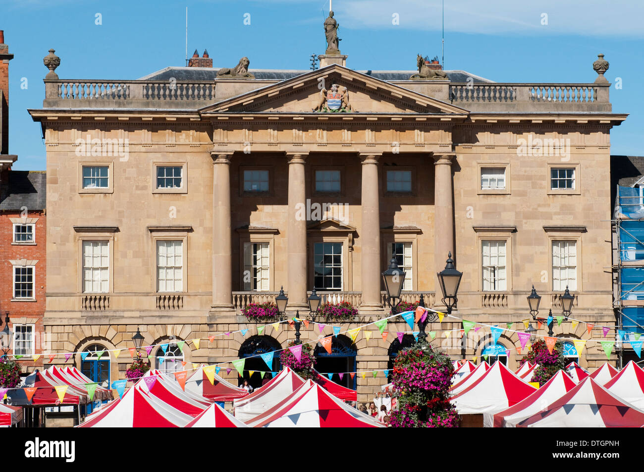 Newark on trent town hall hi-res stock photography and images - Alamy