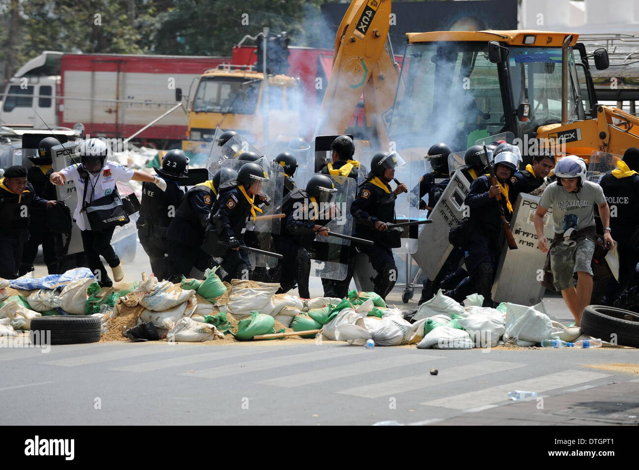 Bangkok, Thailand. 18th Feb, 2014. Thai riot police officers take cover ...