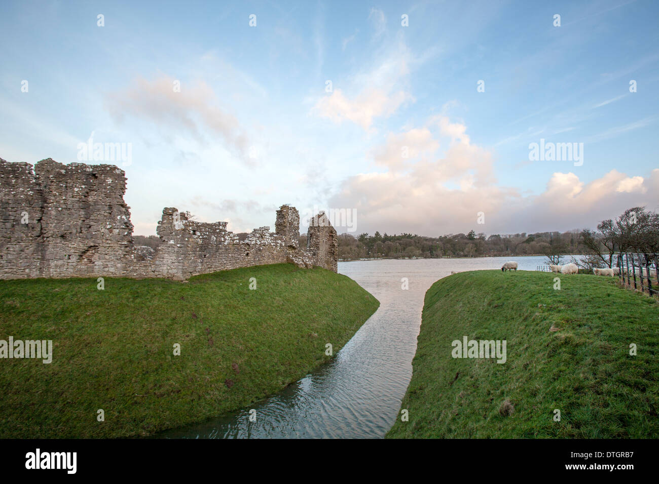 Flooded castle hi-res stock photography and images - Alamy
