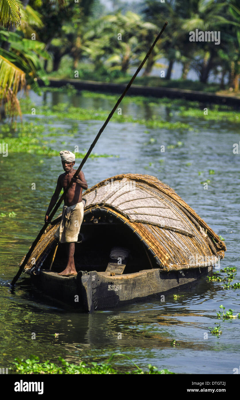 India kerala boat hi-res stock photography and images - Alamy