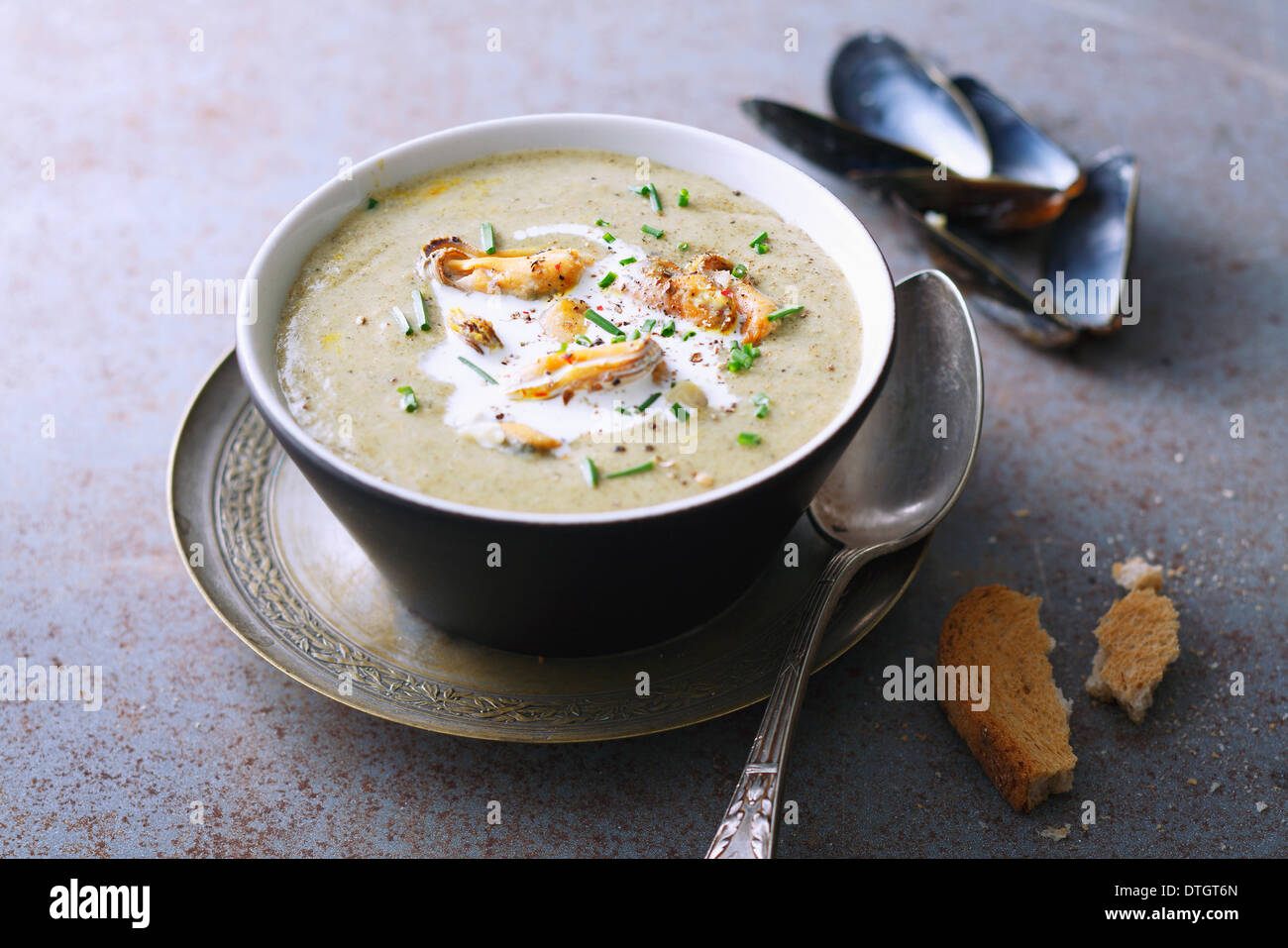 Cream of mussel soup Stock Photo - Alamy