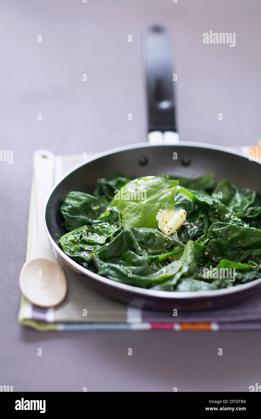 Spinach pan hi-res stock photography and images - Alamy