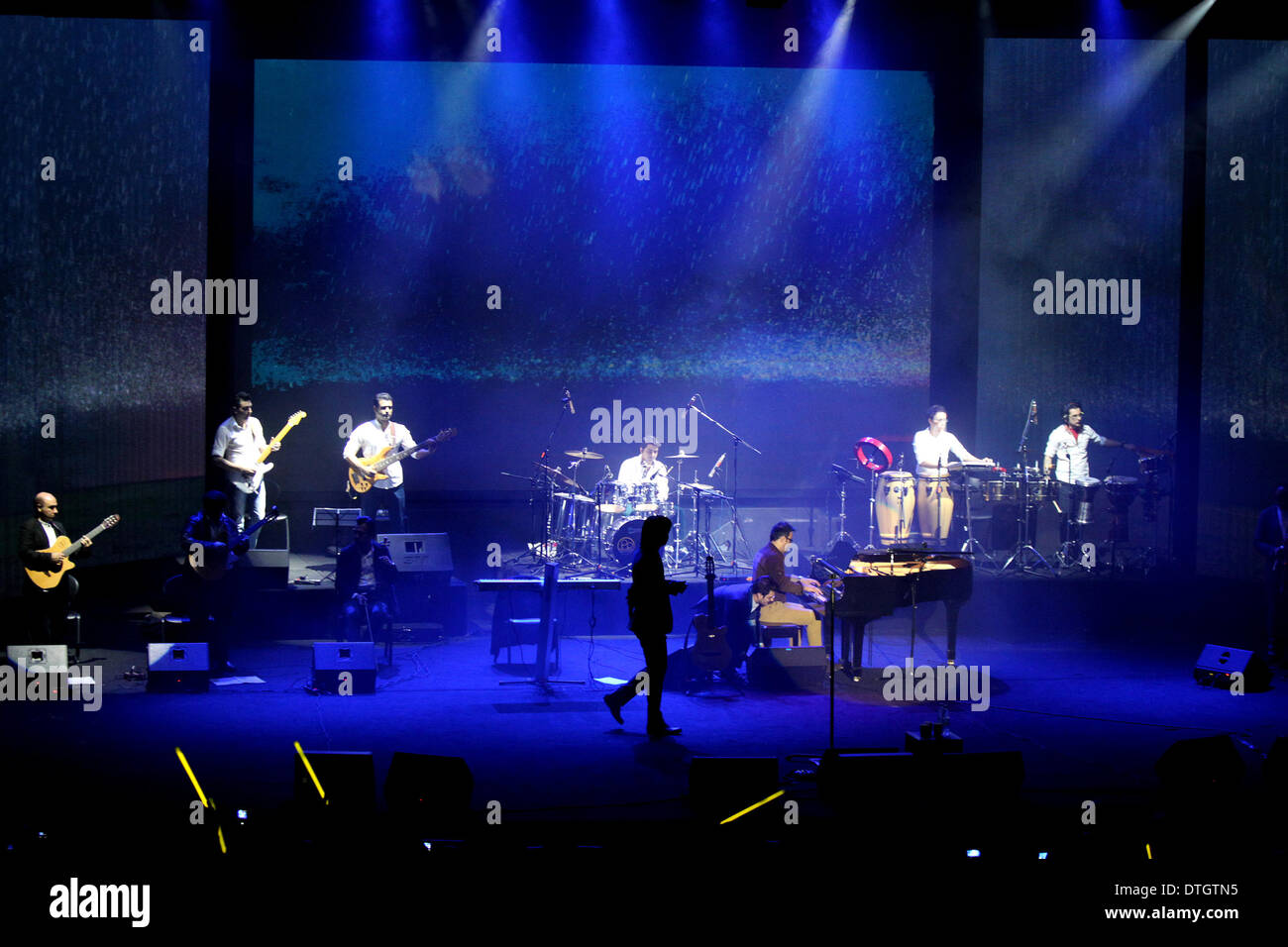Iranian musicians perform hi-res stock photography and images - Alamy
