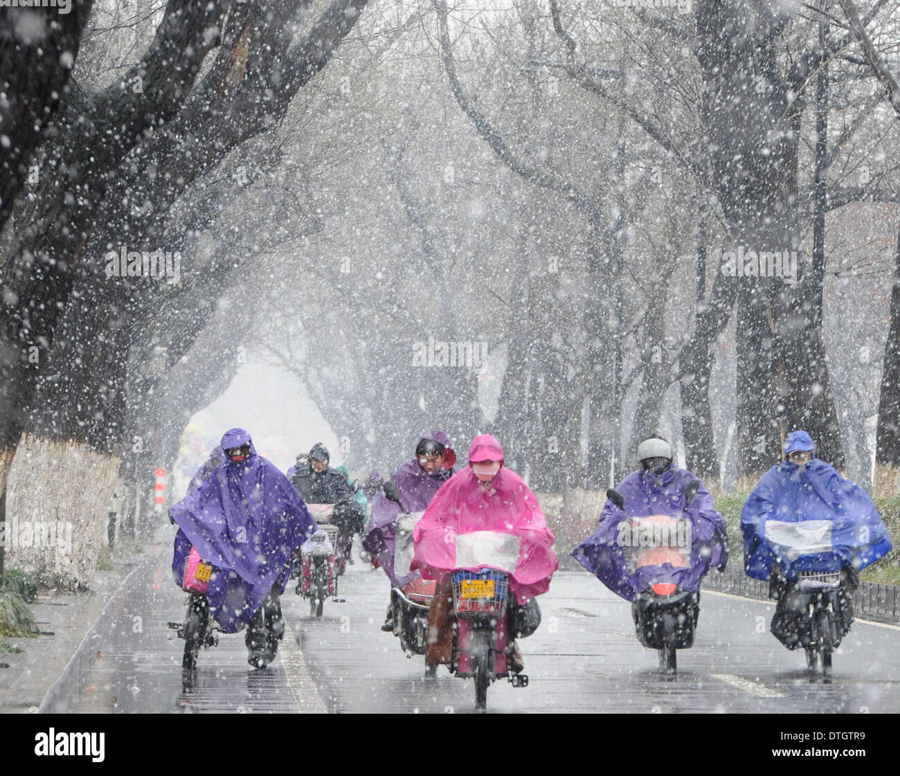 Ride in the snow hi-res stock photography and images - Alamy