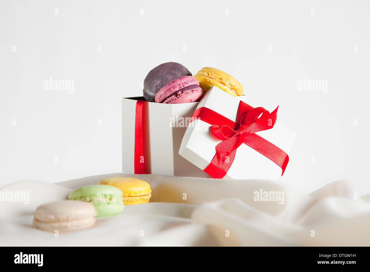 Box macaroons hi-res stock photography and images - Alamy