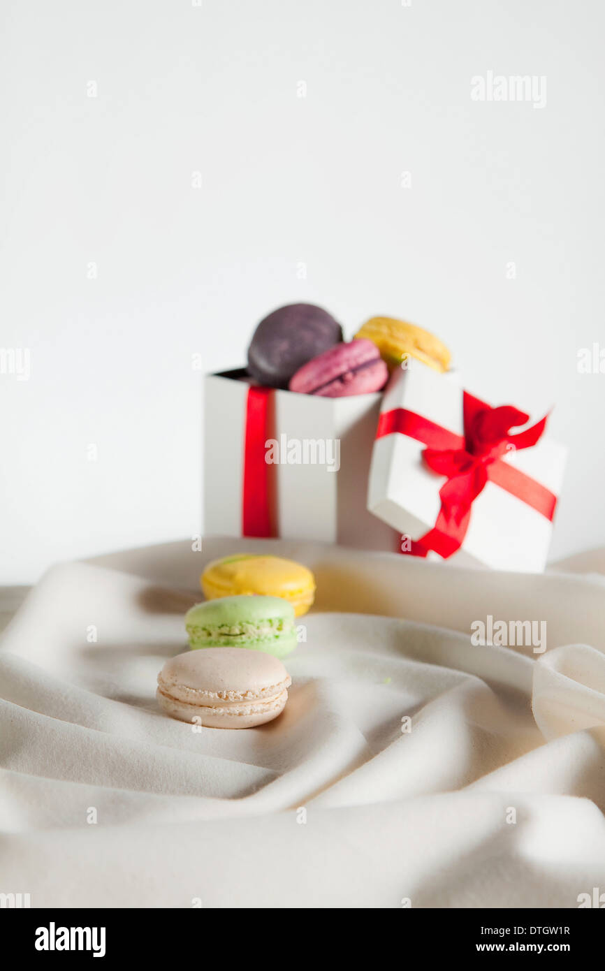 Box macaroons hi-res stock photography and images - Alamy