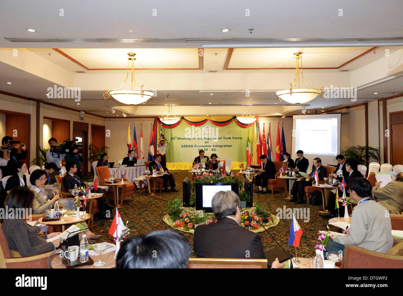 Myanmar officials hi-res stock photography and images - Alamy