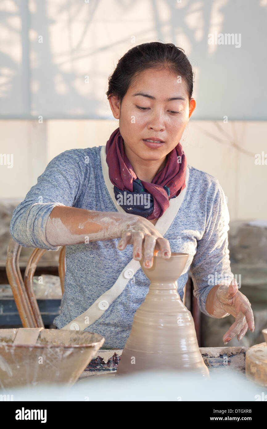 Pottery crafts woman hi-res stock photography and images - Alamy