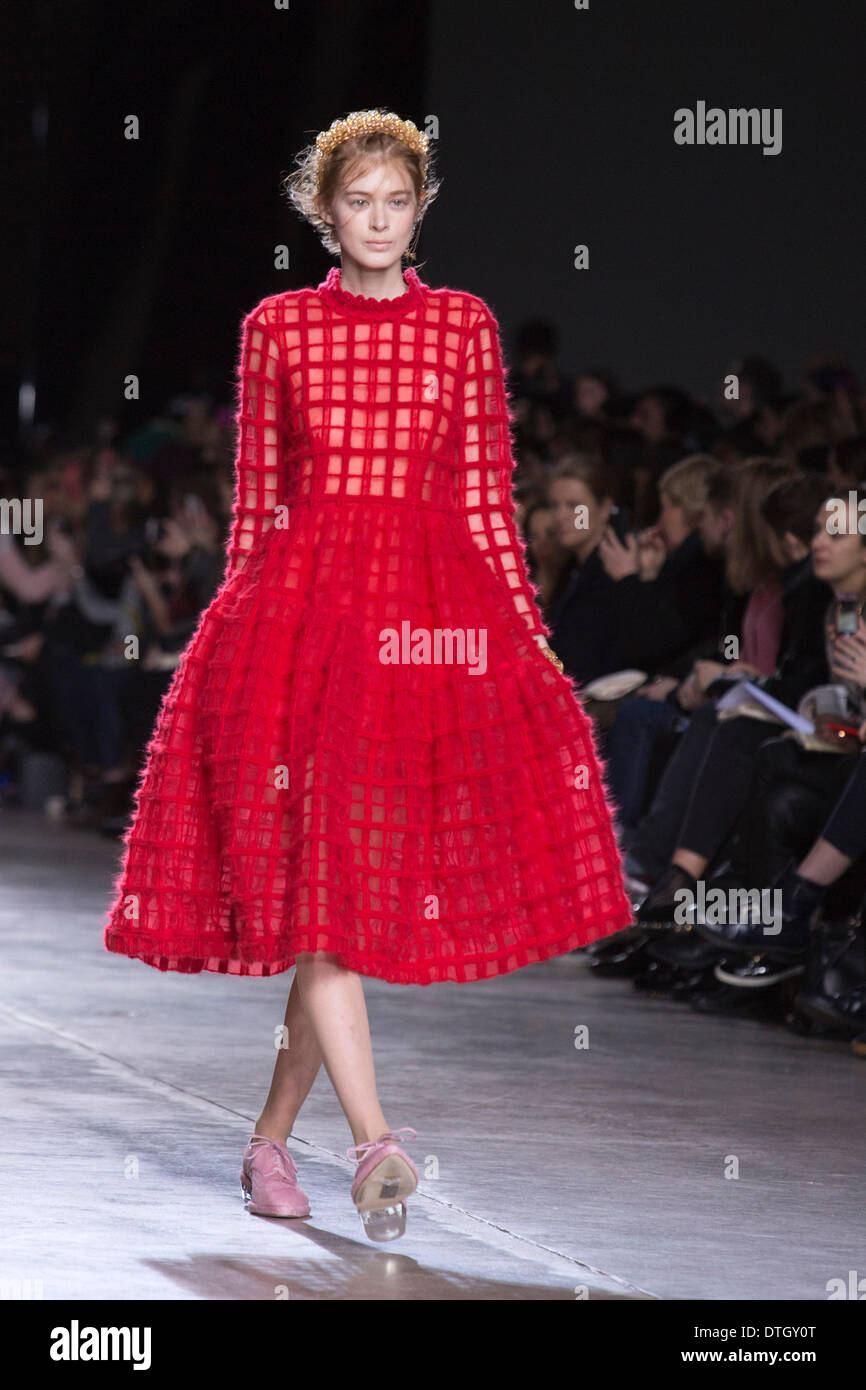 Red dress fashion show runway catwalk model modelling models hi-res ...