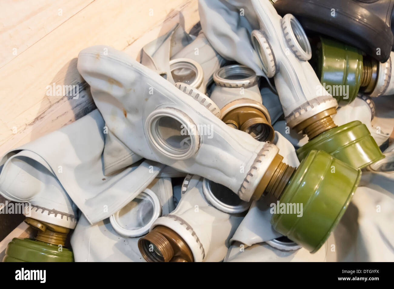 Green gas mask hi-res stock photography and images - Alamy