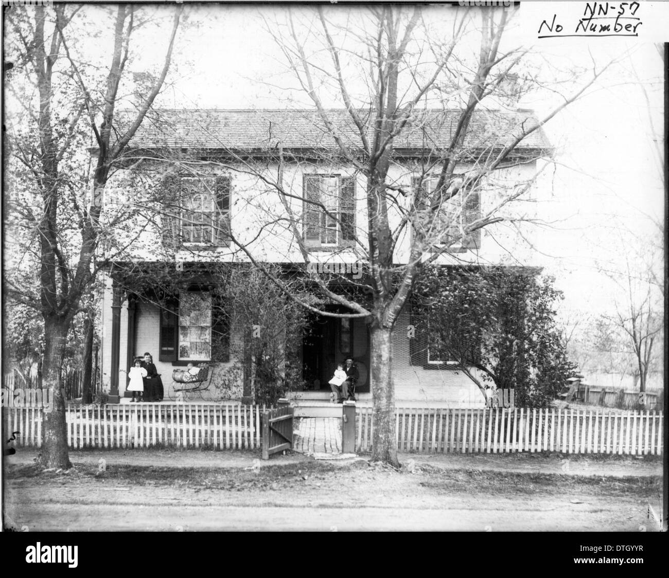 Man woman in typical Black and White Stock Photos & Images - Alamy