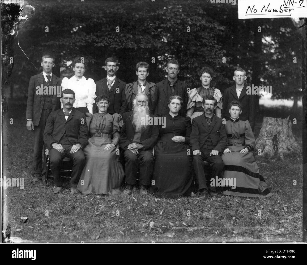 Six men and women hi-res stock photography and images - Alamy