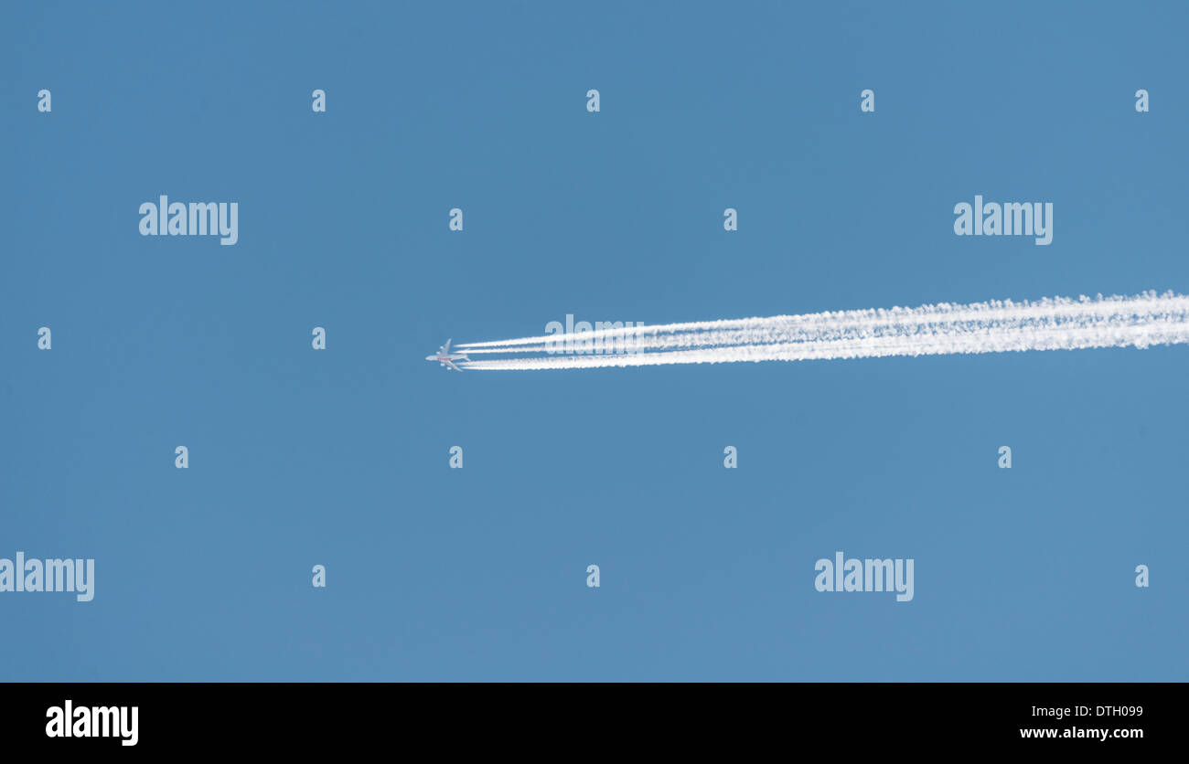 Contrail from plane hi-res stock photography and images - Alamy