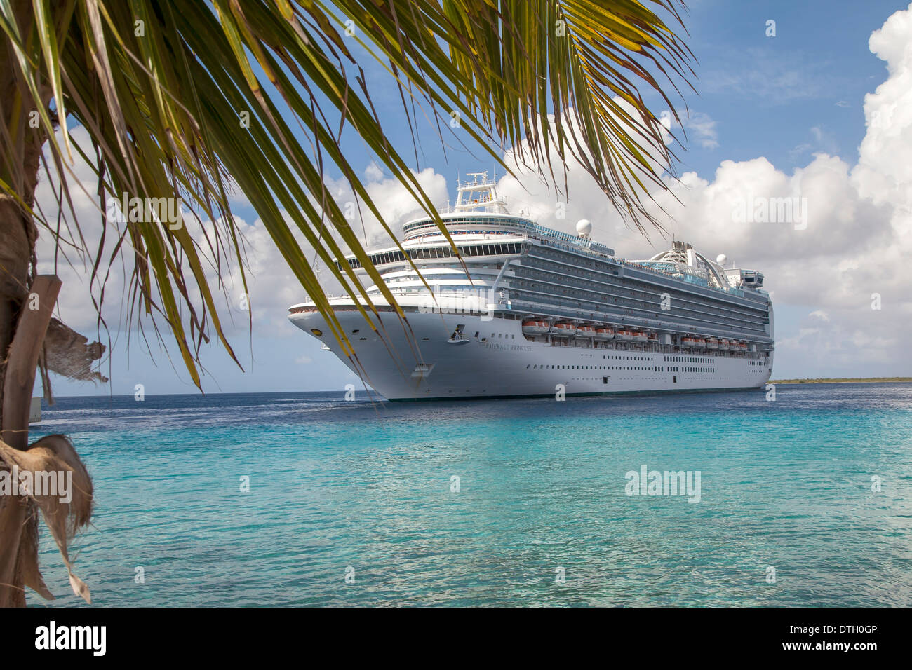 Cruise ship coming into port Stock Photo - Alamy