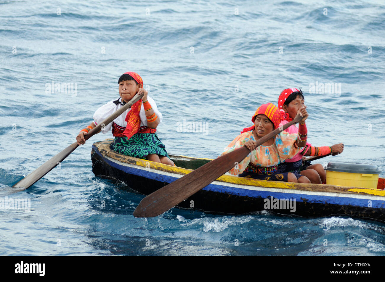 Native american dugout canoe hi-res stock photography and images - Alamy