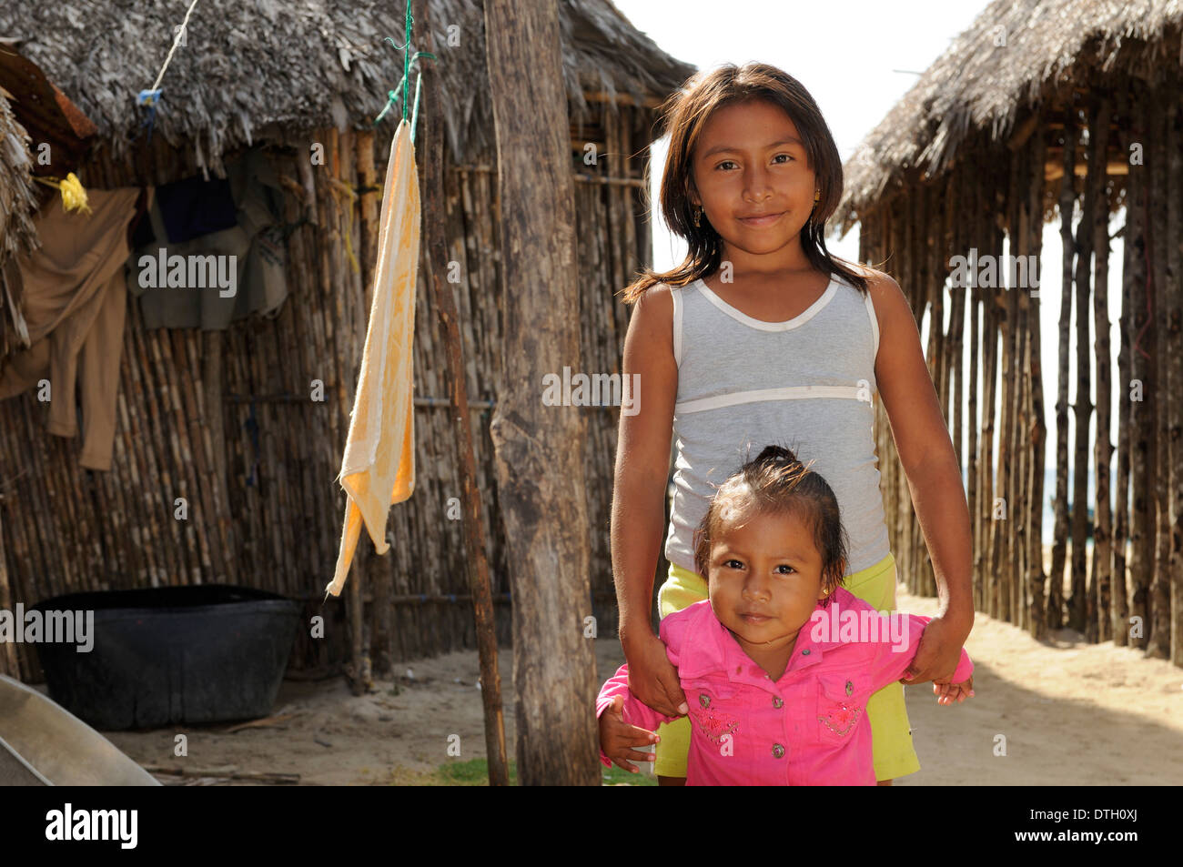 Indigenous guna girl hi-res stock photography and images - Alamy