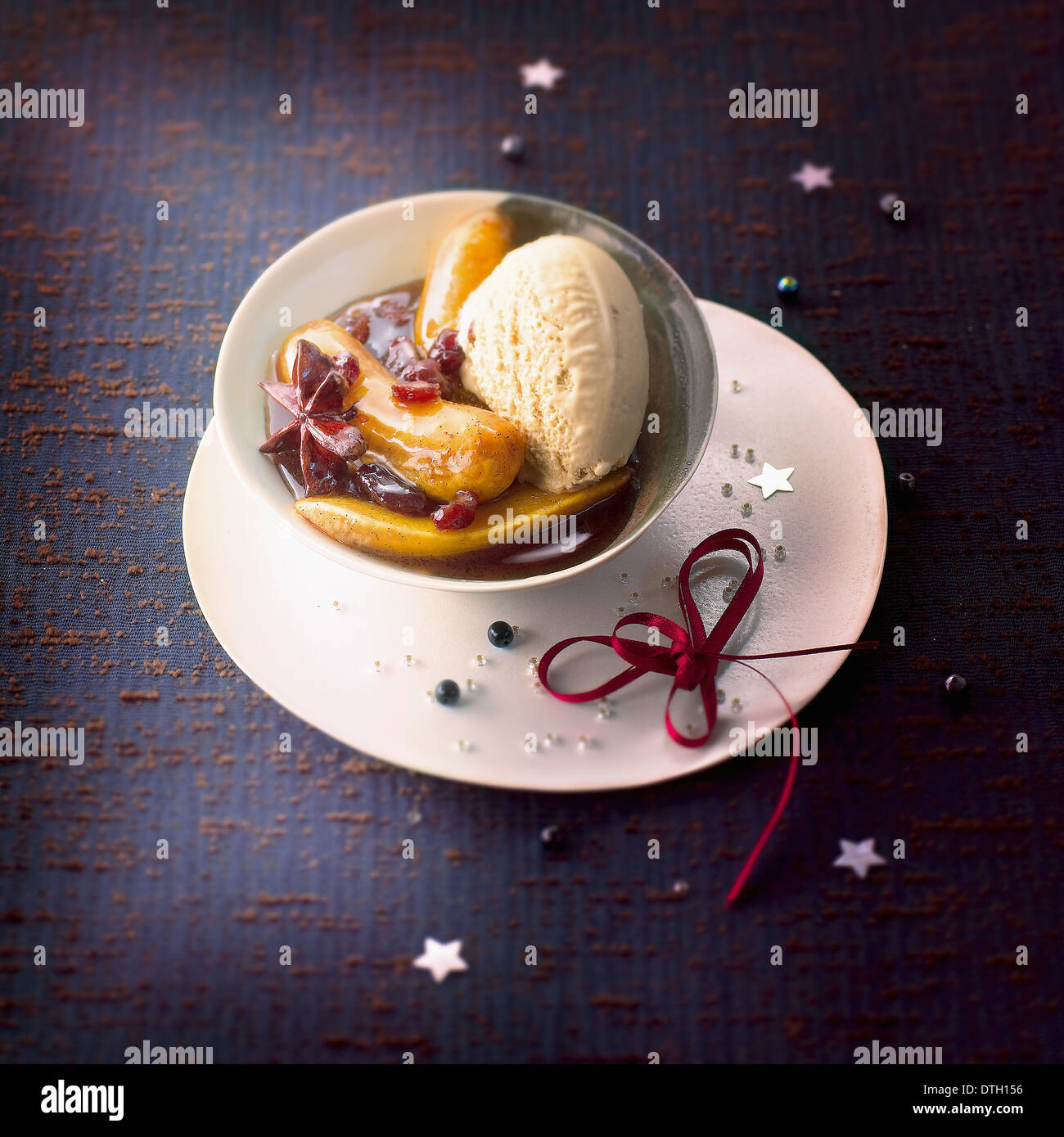Vanilla ice cream in glass hi-res stock photography and images - Alamy