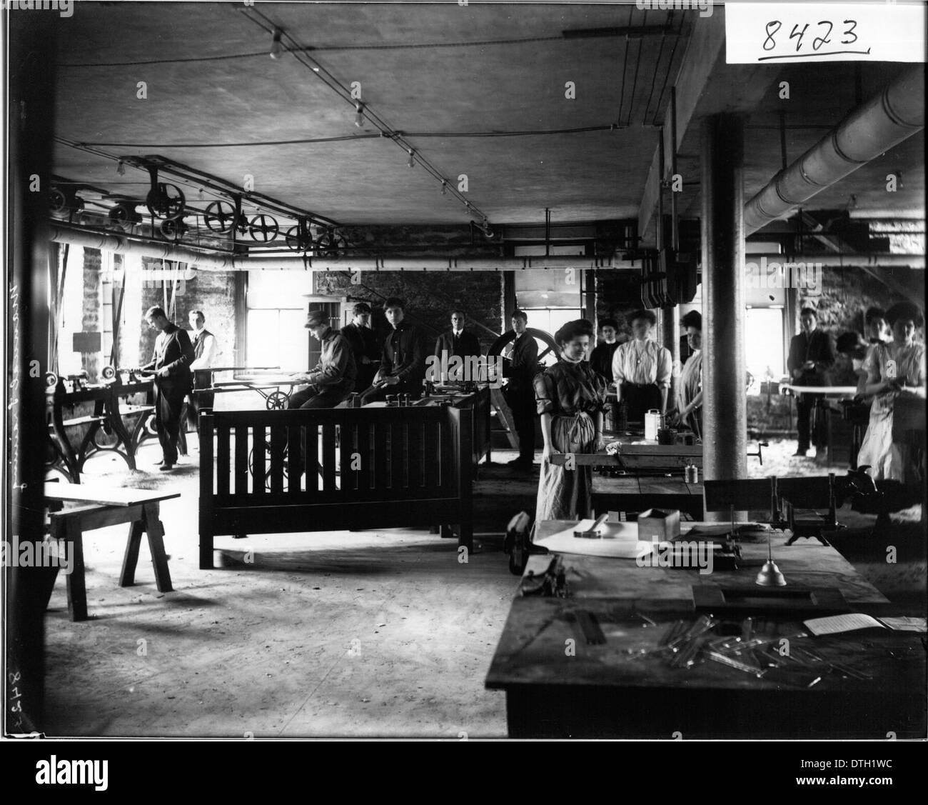 Manual arts class hi-res stock photography and images - Alamy