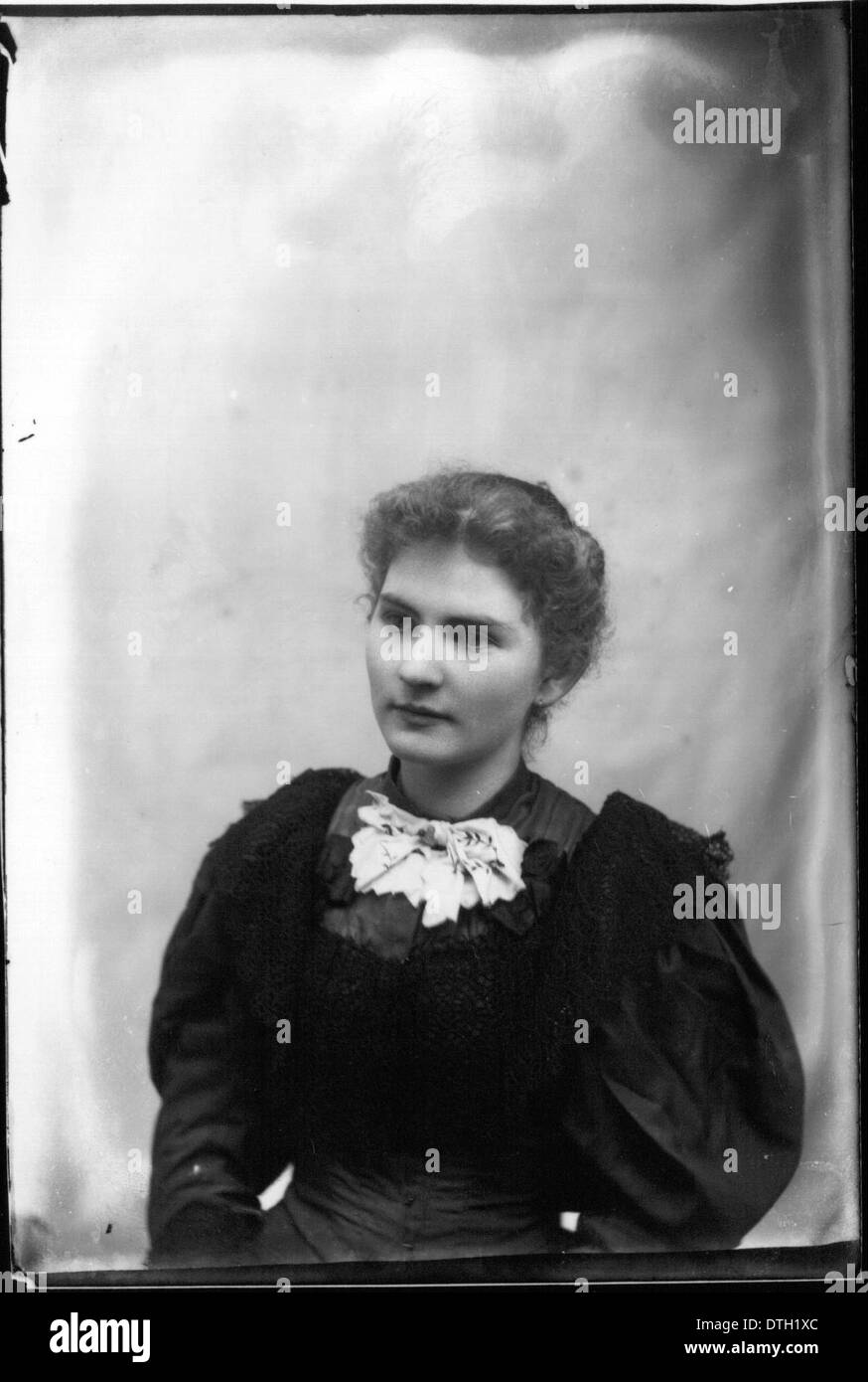 Historical portrait photograph young hi-res stock photography and ...