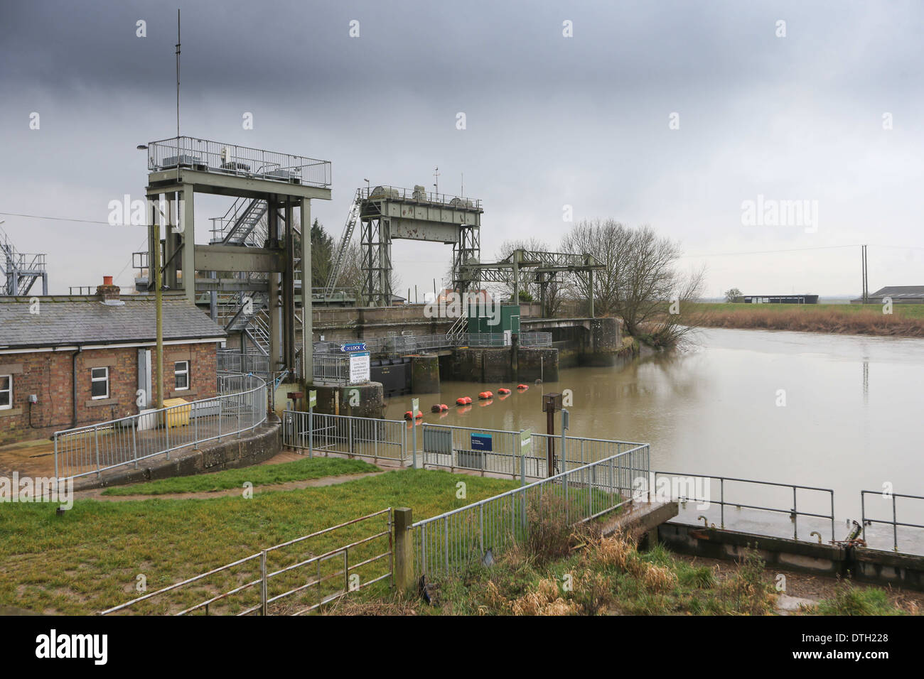 THE DENVER SLUICE ON CAMBRIDGESHIRE/NORFOLK BORDER Stock Photo - Alamy