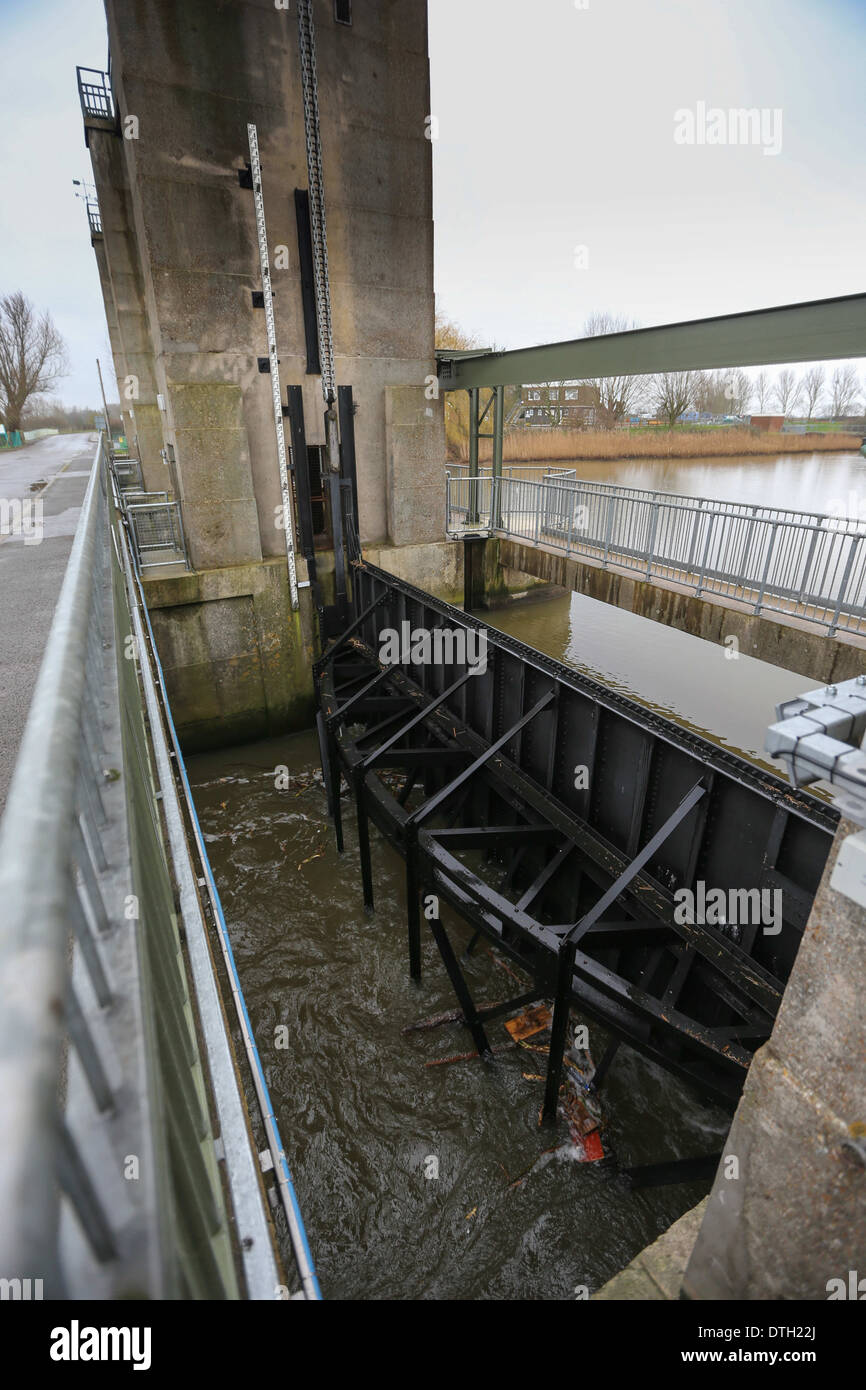 THE DENVER SLUICE ON CAMBRIDGESHIRE/NORFOLK BORDER Stock Photo - Alamy