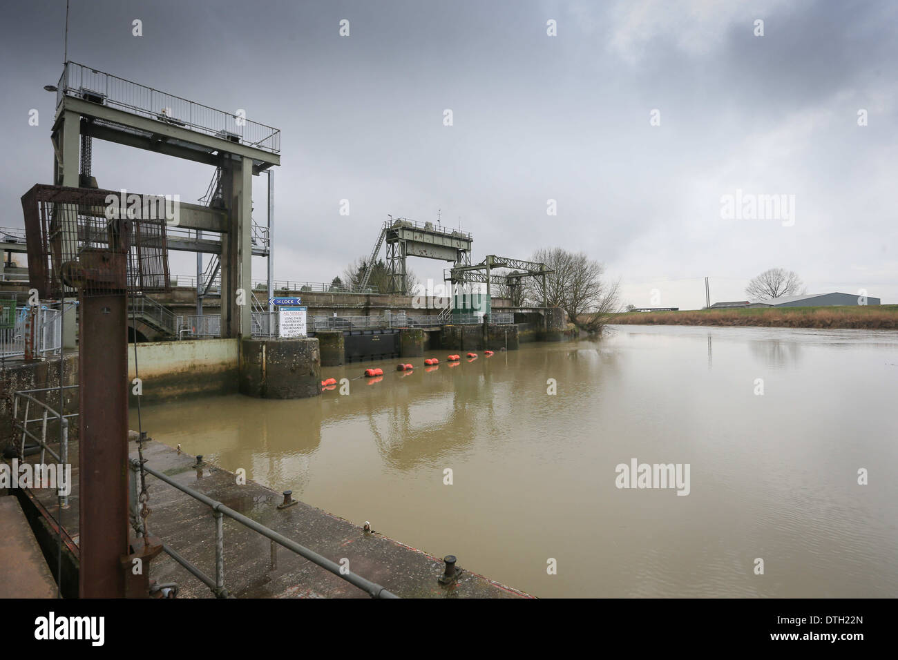THE DENVER SLUICE ON CAMBRIDGESHIRE/NORFOLK BORDER Stock Photo - Alamy