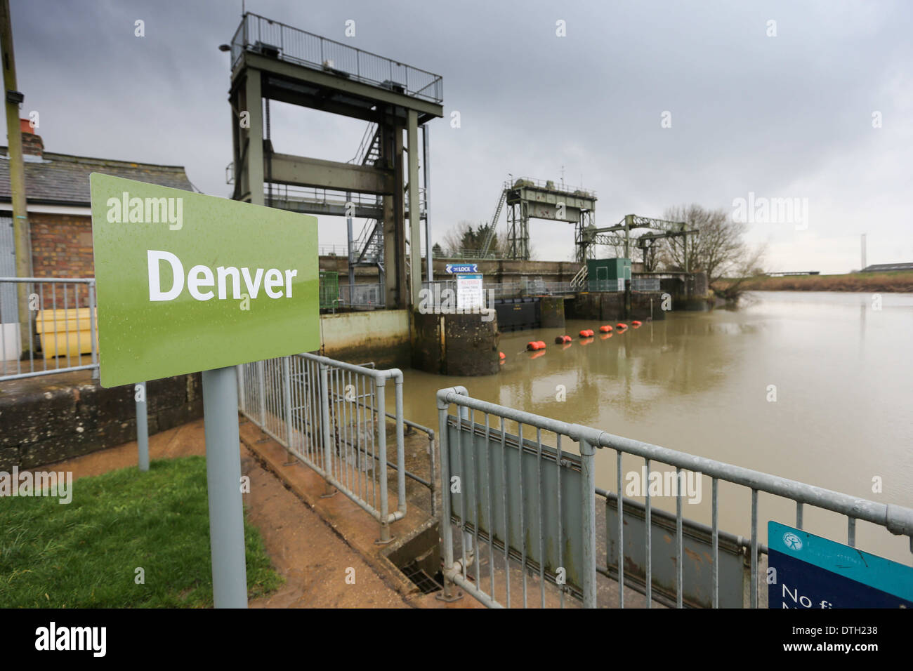 THE DENVER SLUICE ON CAMBRIDGESHIRE/NORFOLK BORDER Stock Photo - Alamy