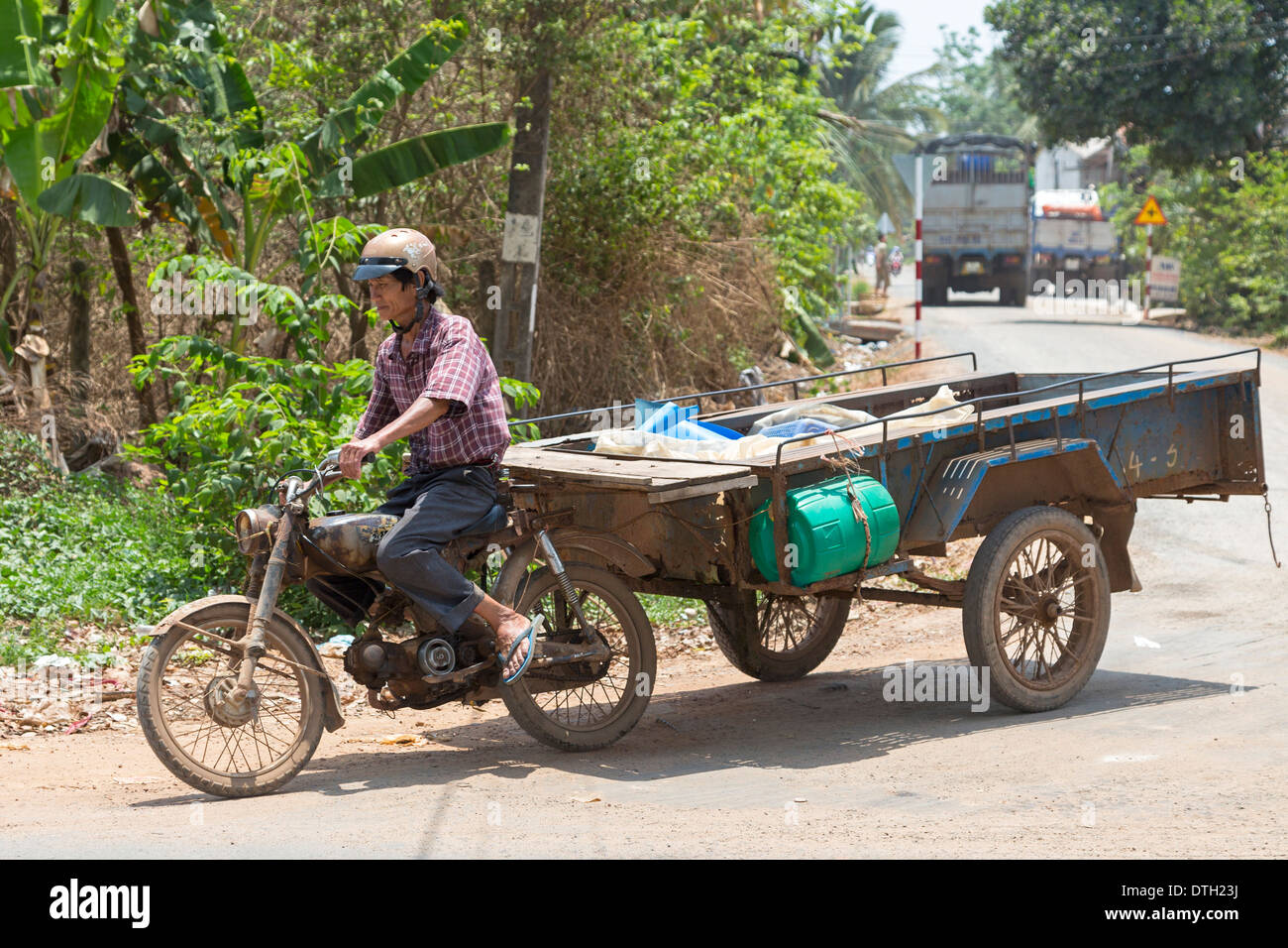 Local transport vietnam tractor hi-res stock photography and images - Alamy