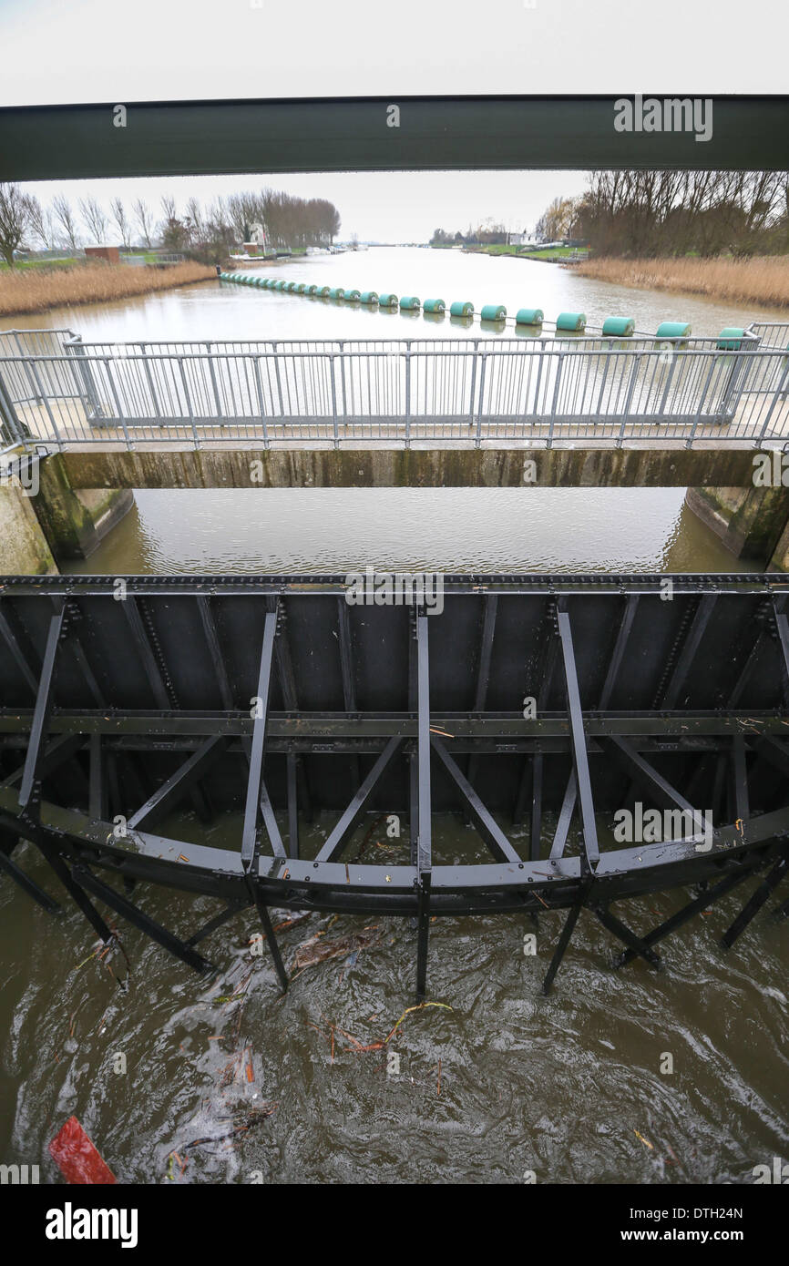 THE DENVER SLUICE ON CAMBRIDGESHIRE/NORFOLK BORDER Stock Photo - Alamy