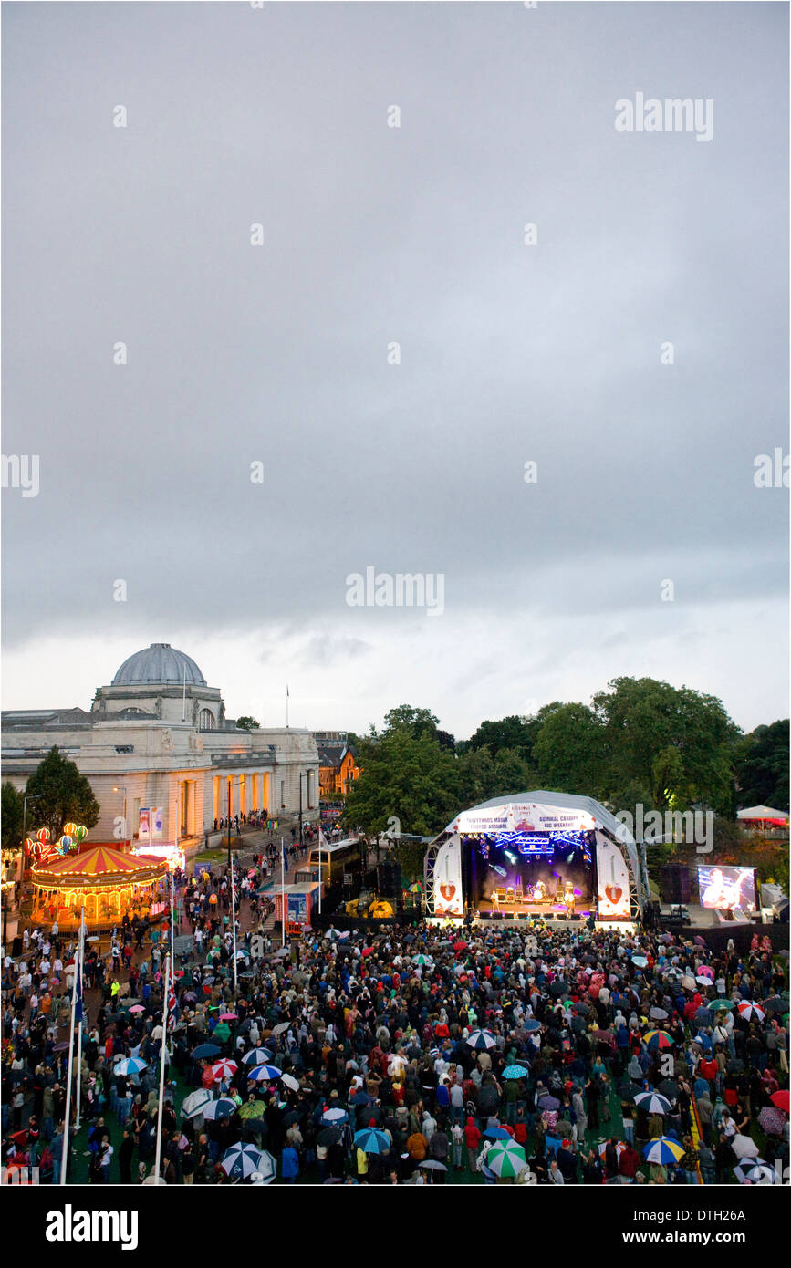 Big crowd hall hi-res stock photography and images - Alamy