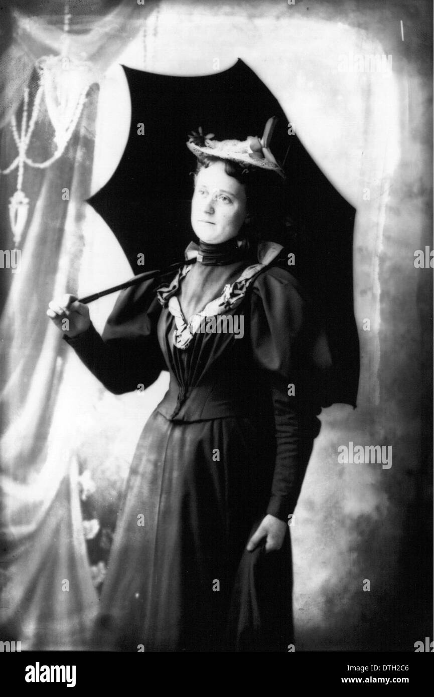 Outdoor portrait fashion woman Black and White Stock Photos & Images ...