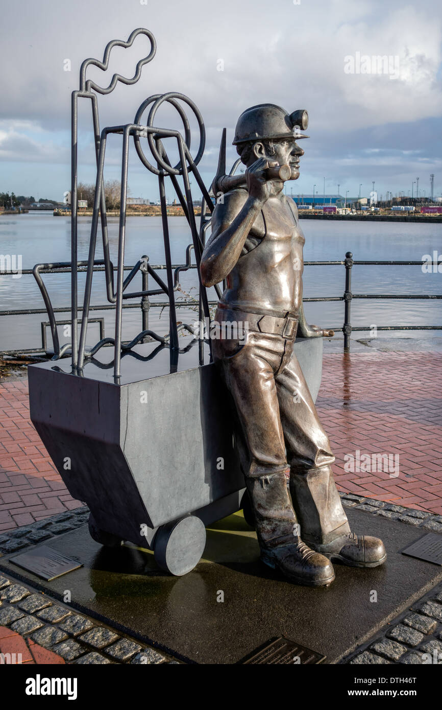Pit to Port Coal Miner Sculpture Cardiff Bay Stock Photo - Alamy