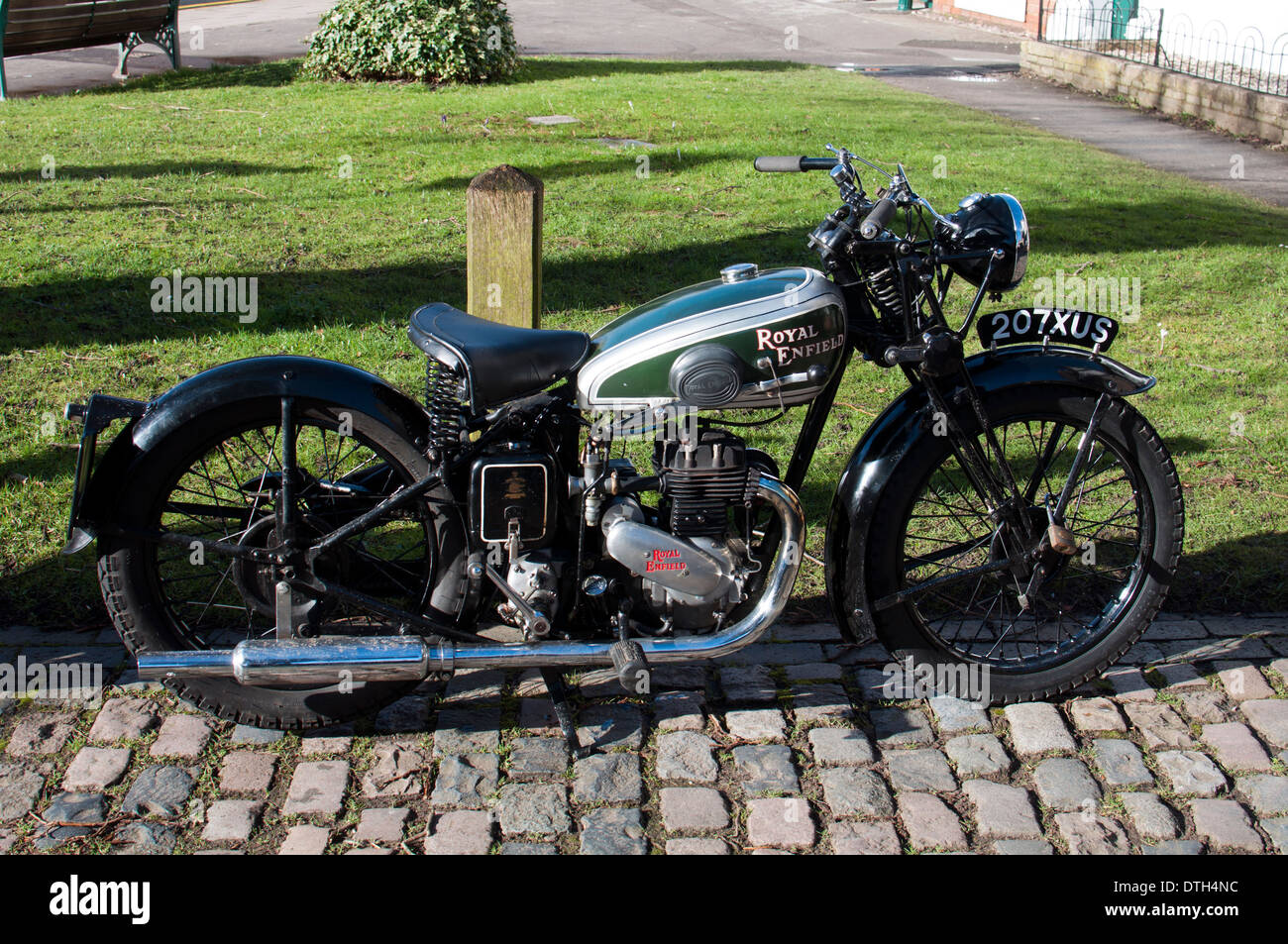 Royal enfield motorcycle hi-res stock photography and images - Alamy