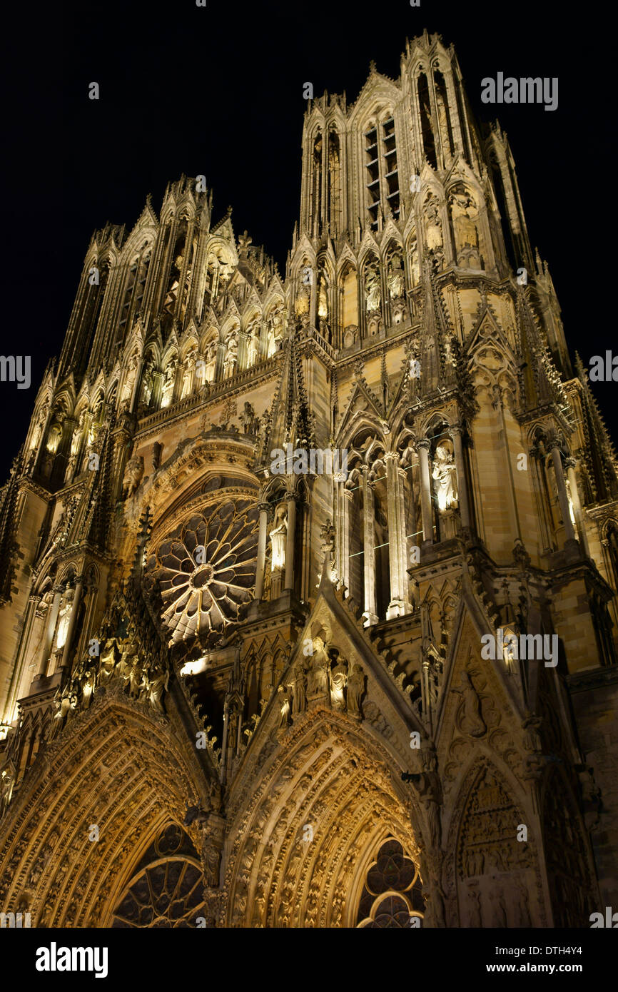 Notre-Dame de Reims Cathedral (Our Lady of Reims) by night in France ...